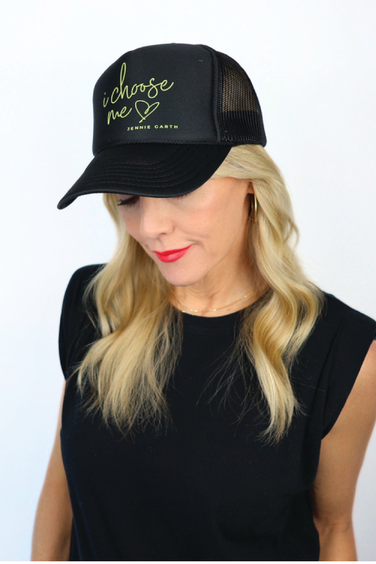 Signature I Choose Me Trucker Hat Black with Yellow | Jennie Garth
